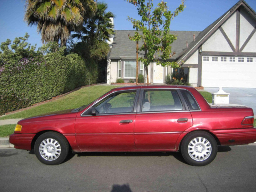 Mercury Topaz las especificaciones técnicas y el consumo de combustible